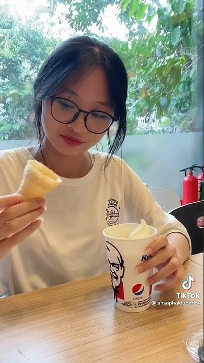 một ngày đi ăn kem pepsi tại KFC - YouTube