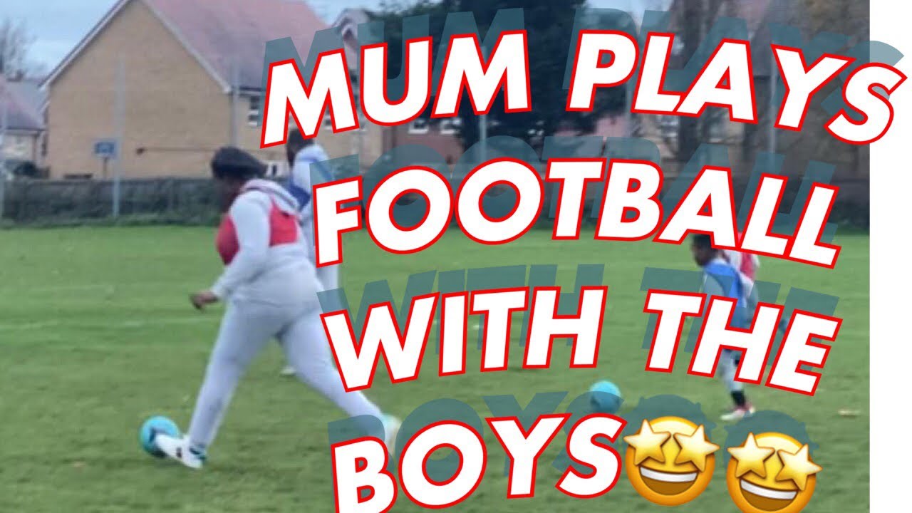 Mummy playing football with the boys. It was super fun 🤩 - YouTube