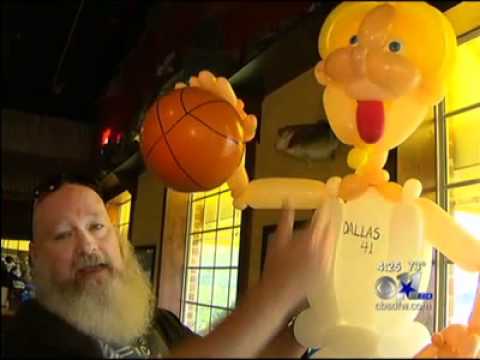 News interview of Stretch the Balloon Dude by CBS 11 in Dallas - Fort ...