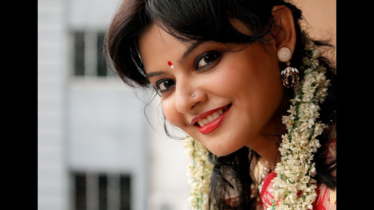 Barshar Dine Bengali Recitation by Munmun Mukherjee-Bangla Kabita ...