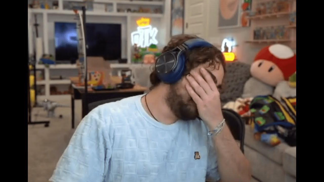 Mizkif Gets A 60 Ban From His Gym For Sneaking In Emiru... - YouTube