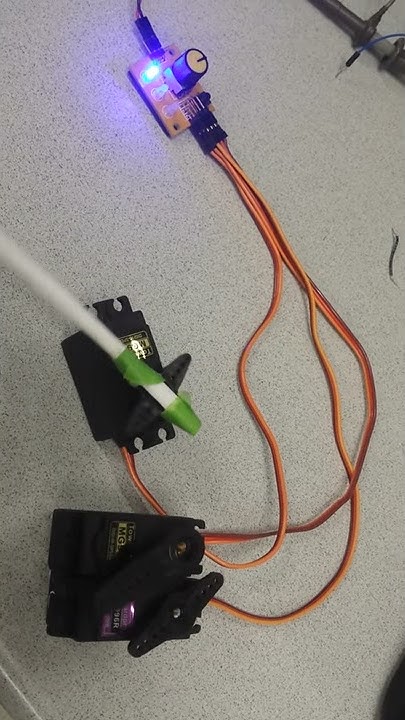MG996R servo error - YouTube