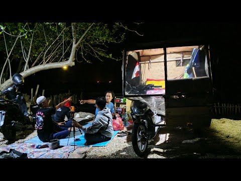 menikmati suara deru ombak pantai muara ciparage