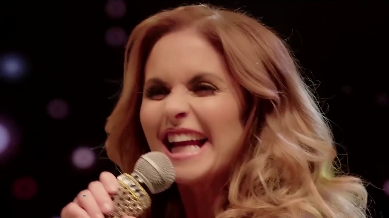 Lucero presentó su nuevo disco con banda - YouTube