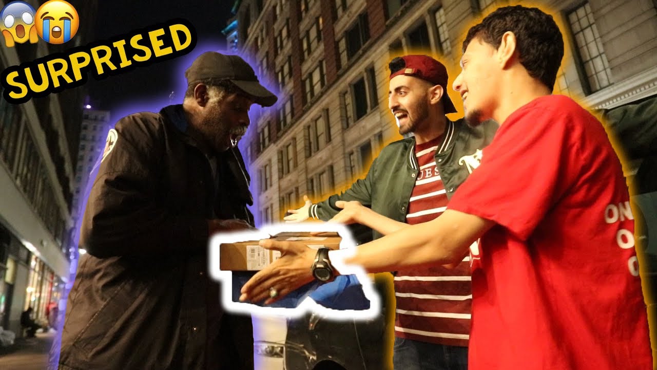 SURPRISING HOMELESS MAN WITH BRAND NEW LAPTOP - YouTube