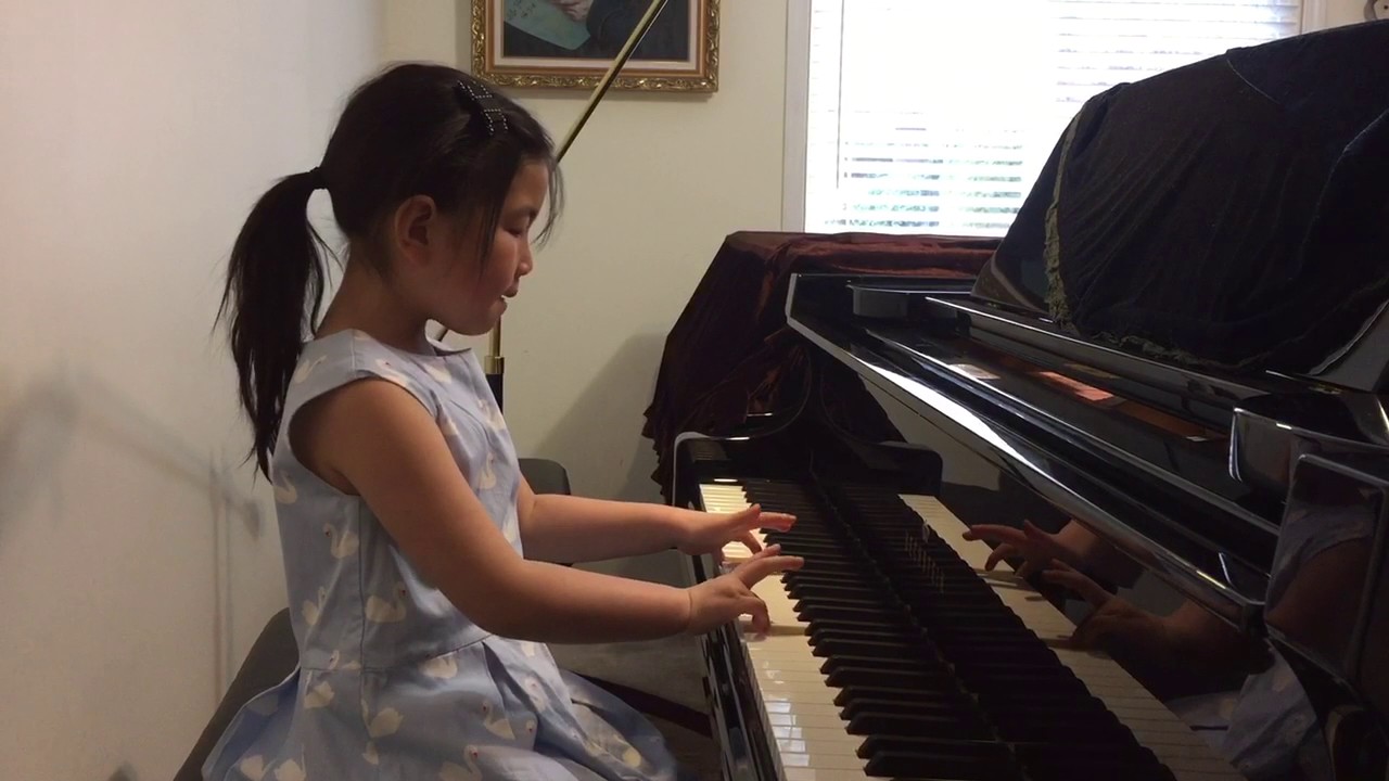 Rachel Yao(5 years) plays Swans on the lake - YouTube