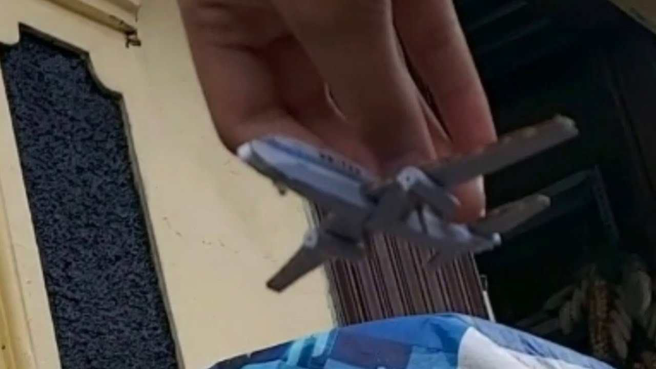 United Airlines flight 553 - YouTube