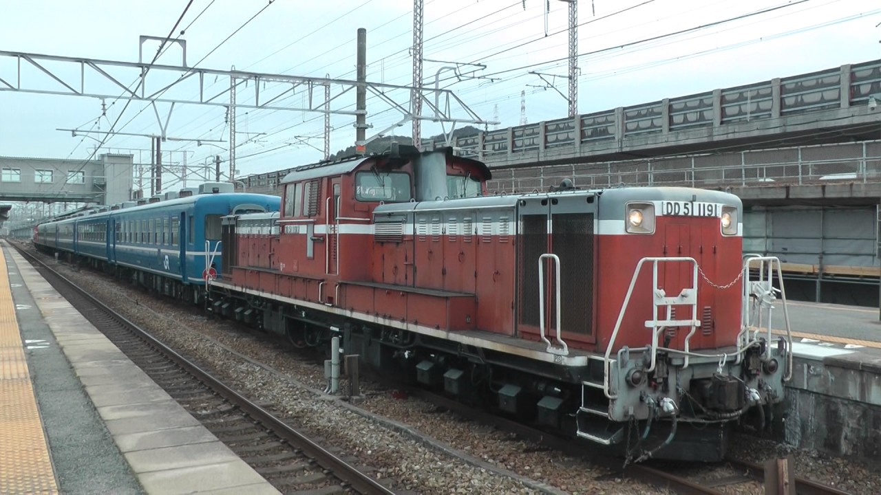 DD51＋12系×5＋DD51訓練列車発車 - YouTube