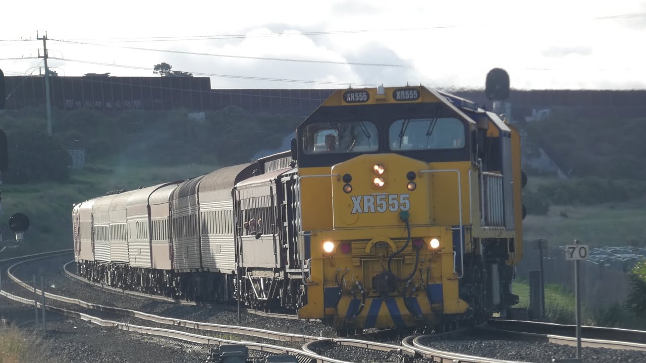 707 Operations Train With Loco XR555-S306-H5 - YouTube