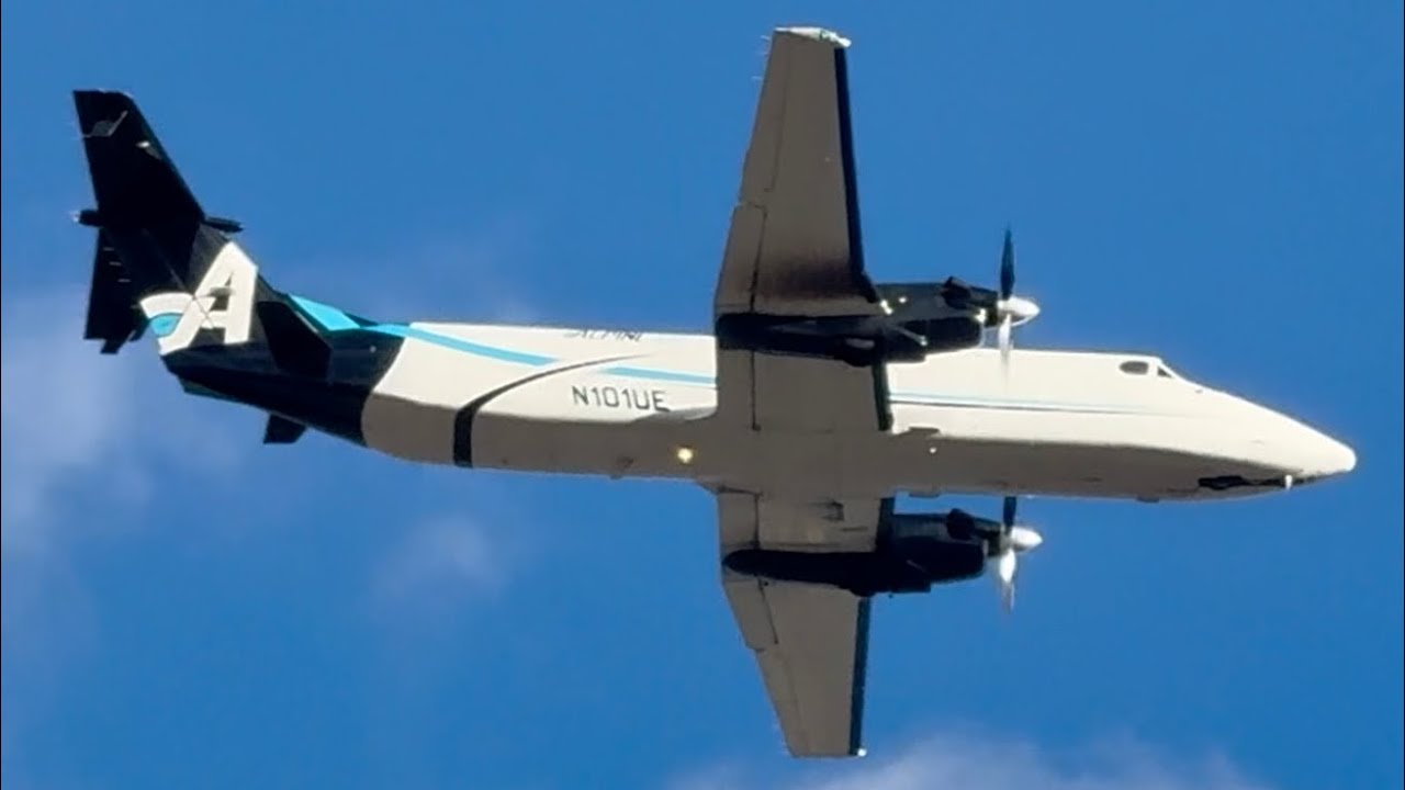 Alpine Air Express Beech 1900C Takeoff From Idaho Falls [N101UE] - YouTube