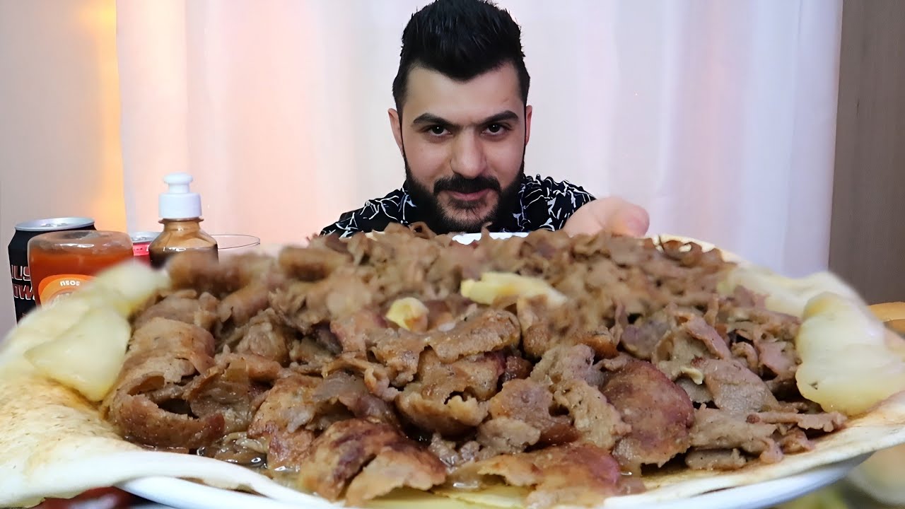 اكل لفات شاورما لحم كص عراقي ولية Eat A Shawarma Sandwich Youtube