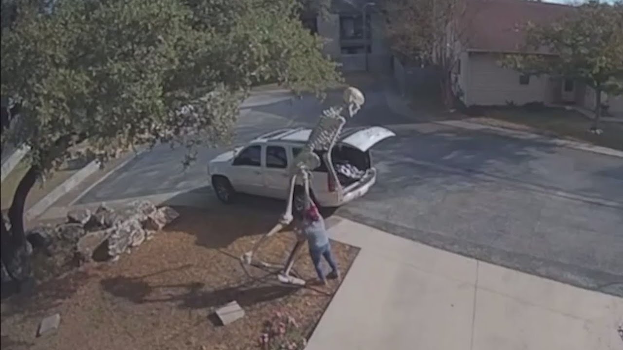14-foot Halloween skeleton stolen from Austin neighborhood - YouTube