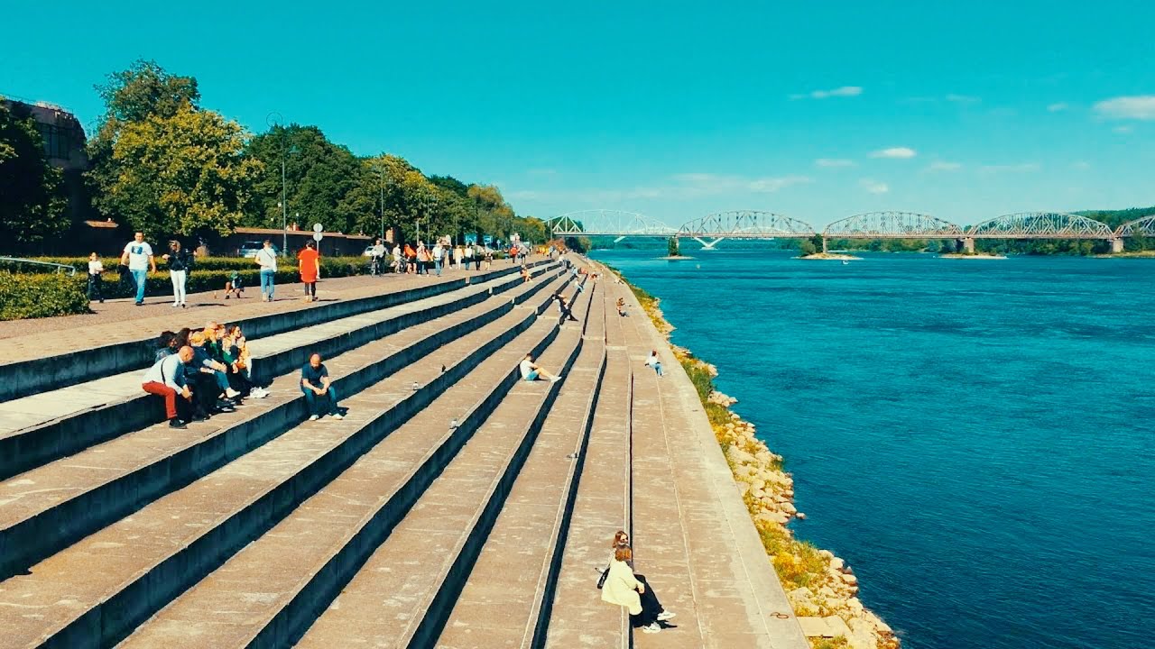 Apple Iphone SE I FilmicPRO | Cinematic 4K Video | Torun I Poland