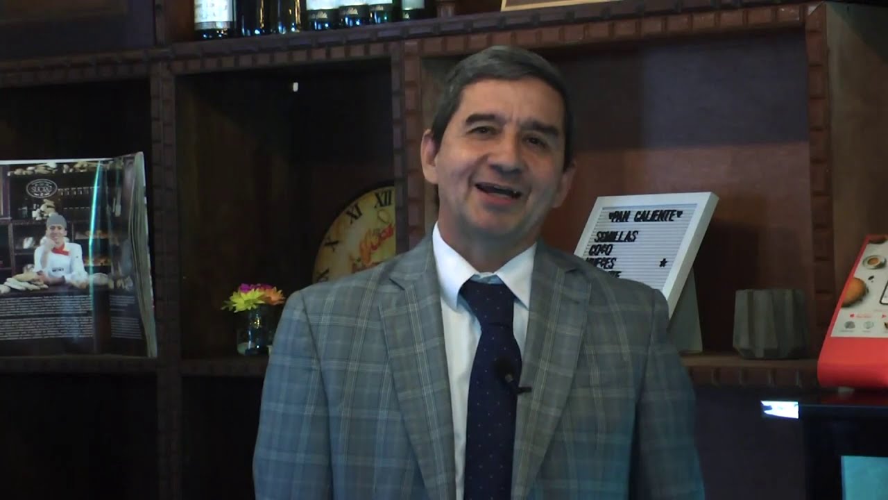 Entrevista al escritor James Fernández Cardozo - YouTube