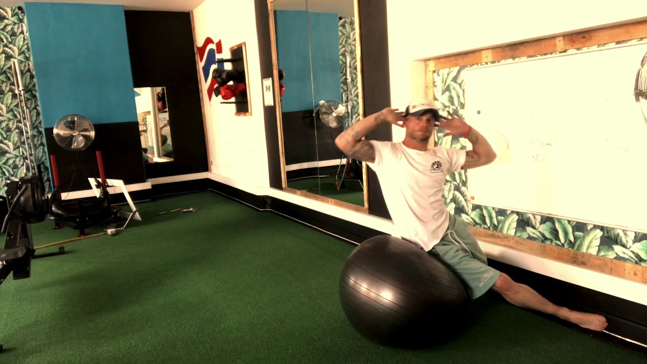 Ball side crunch - YouTube