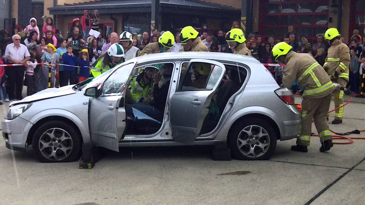 Dunstable fire station open day demonstration - YouTube