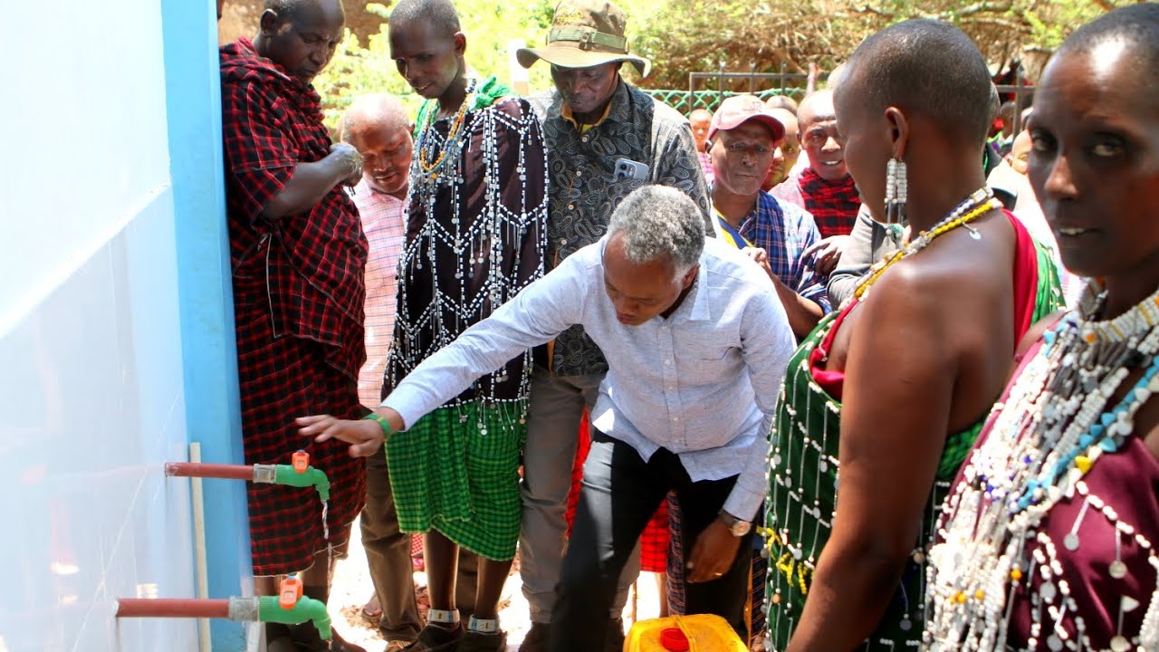 MAJI YAPATIKANA KIJIJI CHA LENGOOLWA KATA YA LEMOOTI MHE. FRED LOWASSA ...