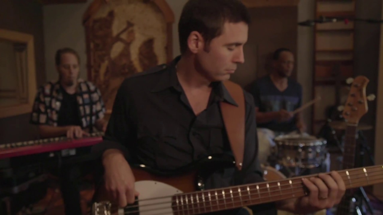 James Simonson 2018 Ernie Ball Music Man Stingray 5 Special SR5 - YouTube