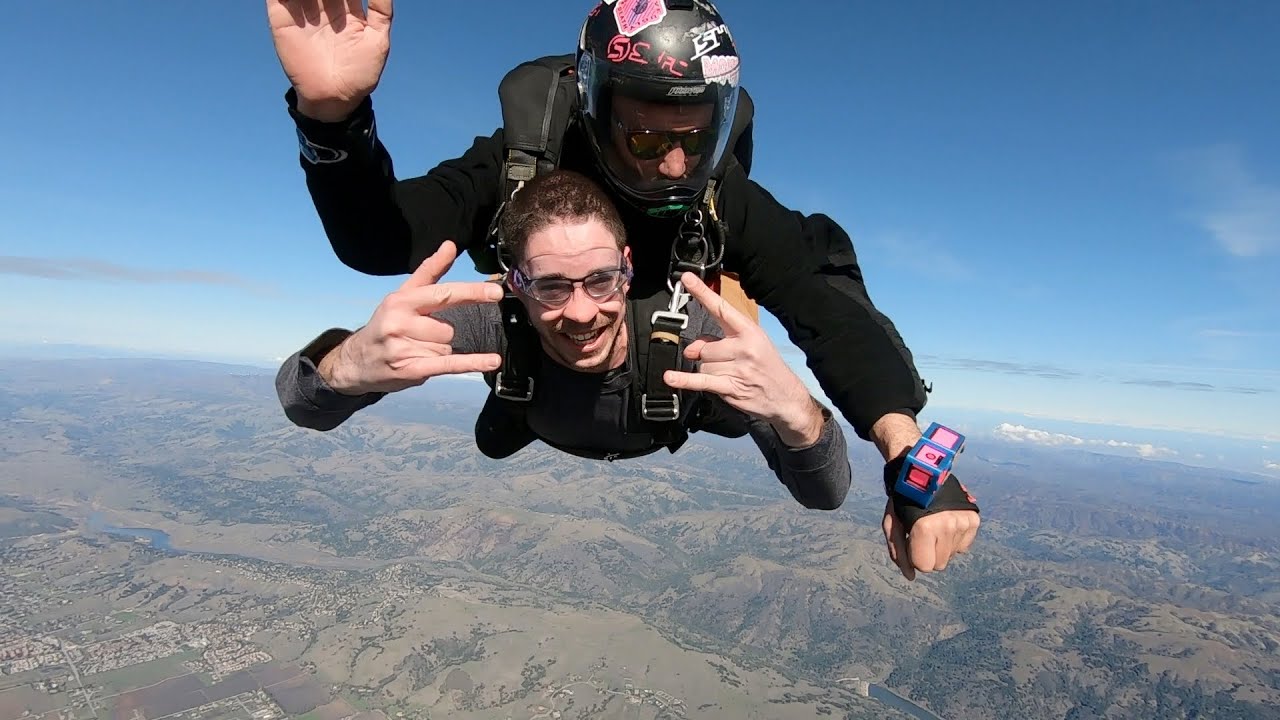 First Skydive! 13,000 foot tandem jump - YouTube