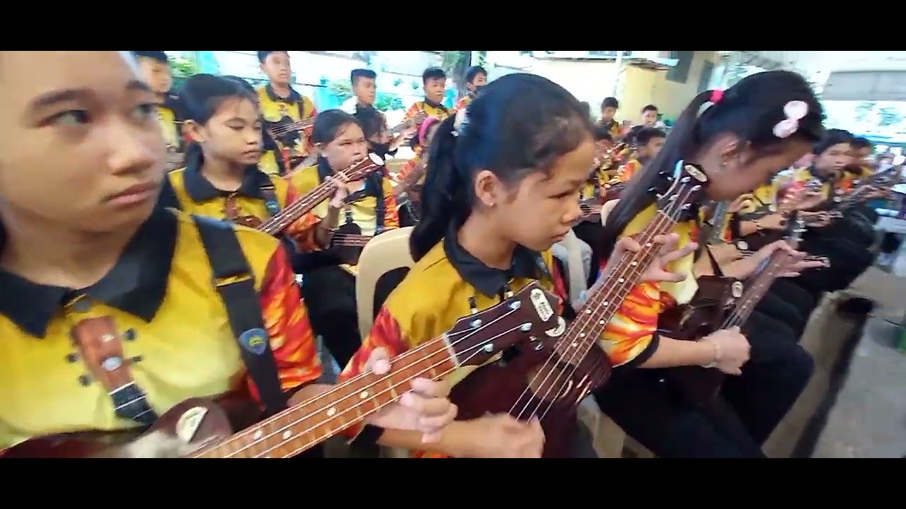 Paknaan Elementary School Ukulele Ensemble: Halad sa kabataan - YouTube