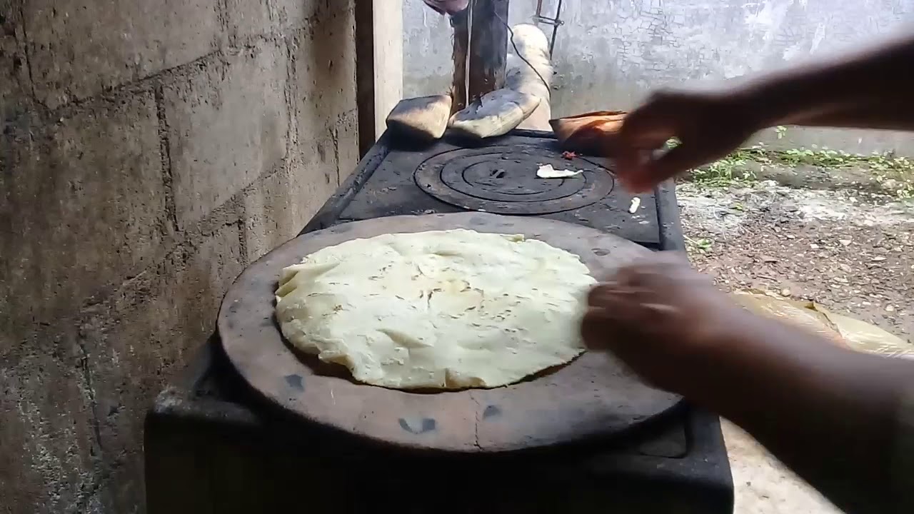 Tortilla de manteca con tepejilotes y tamales de elotes. - YouTube