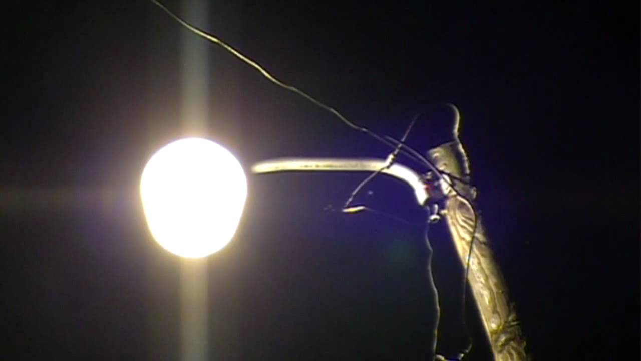 Turning Off a Street Light with a Laser Pointer - YouTube