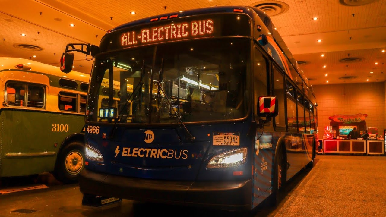 MTA NYCT 2023 New Flyer XE40 4966 On Display At The NY International ...
