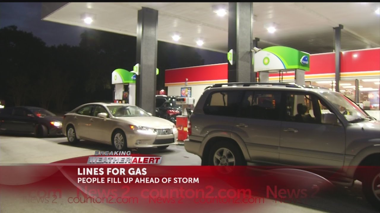 Hurricane Matthew: lines for gas - YouTube