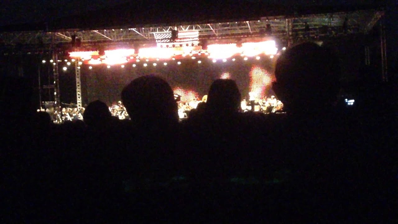 Tchaikovsky's 1812 Overture (with cannons) - YouTube