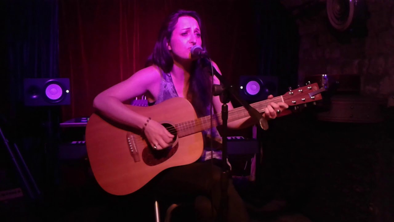 Céline R, Ma Ronde - YouTube