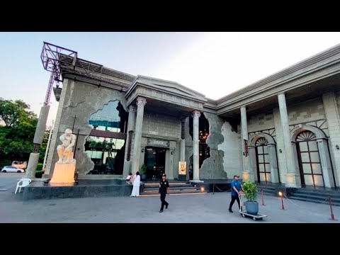 A Greco-Roman themed cafe in Bangkok - YouTube