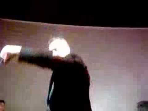 Haluk Levent sahnede harmandalı oynarken :)