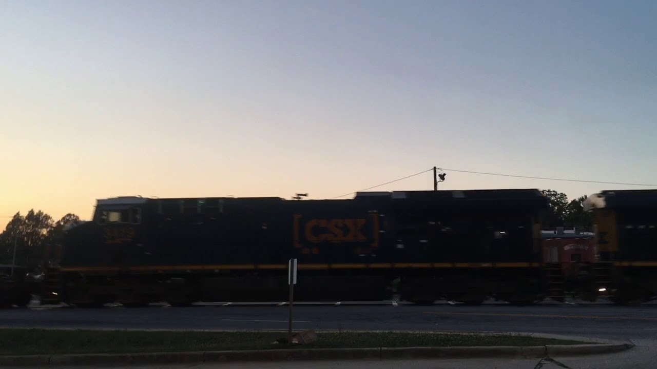 CSX 920 & 3419 running intermodal early evening, in Clinton, S.C. - YouTube
