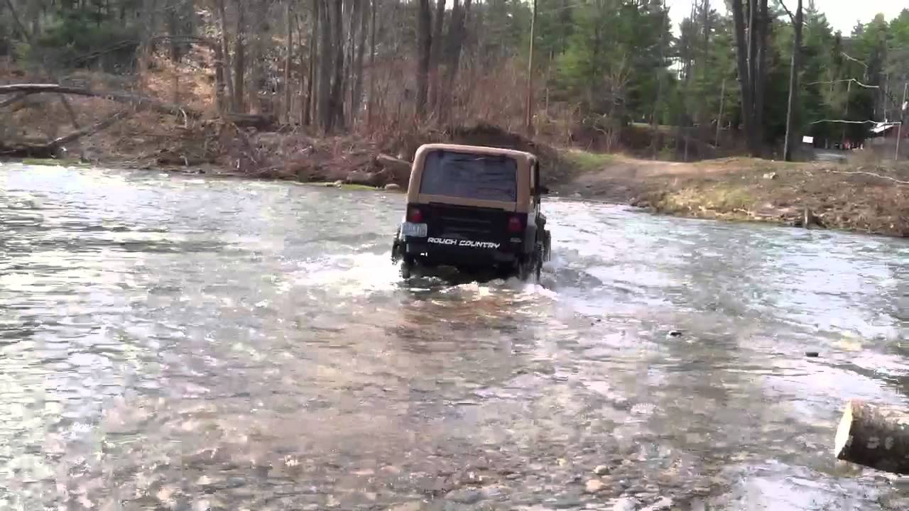 Jeep river crossing - YouTube