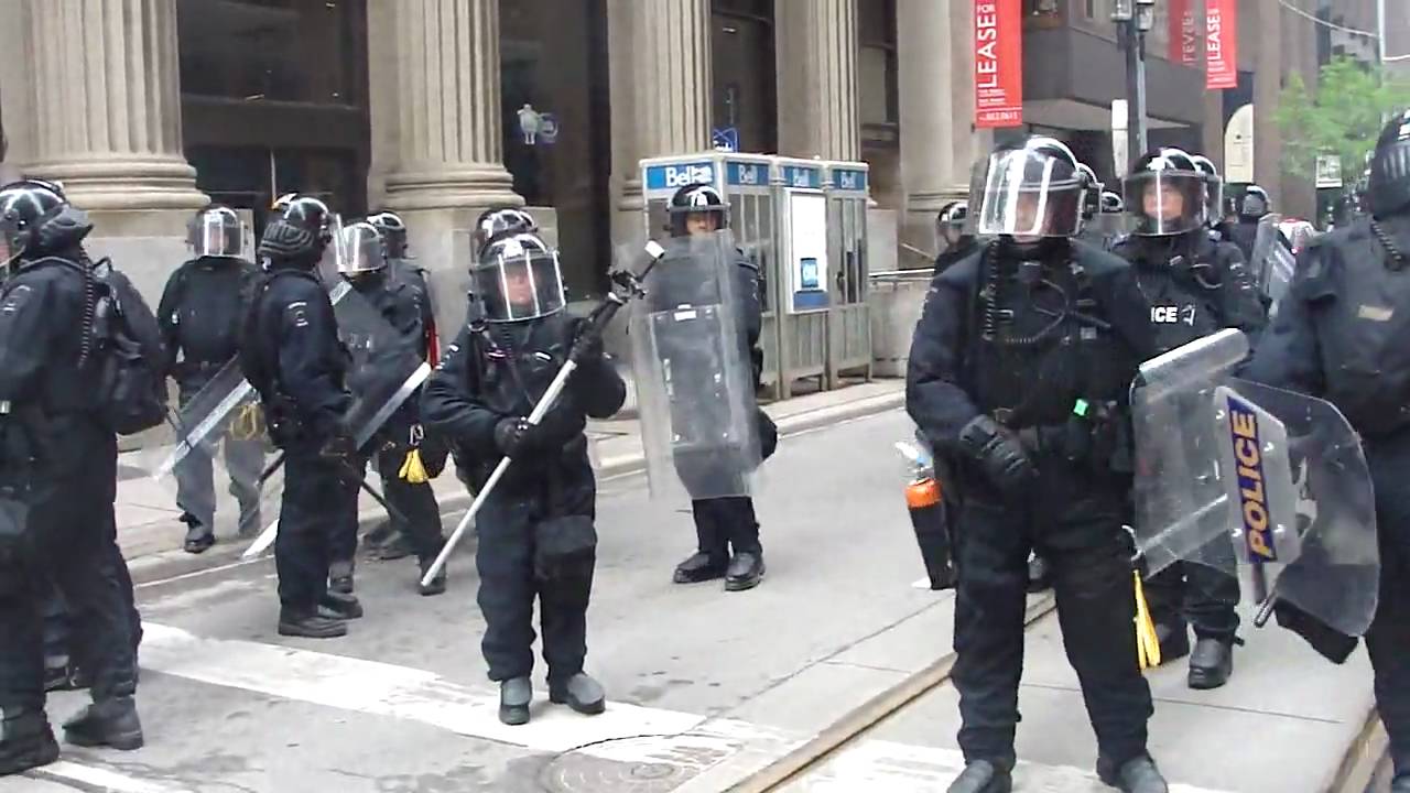 Riot Police On The Move at G20 - Toronto, 18:49, June 26, 2010 - YouTube