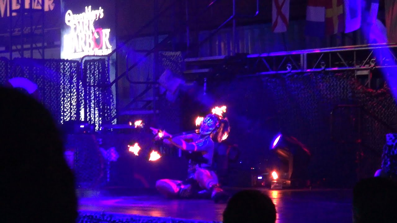 Fire Spinners fire dancer show, Circus of the Damned hosts @ The Queen ...