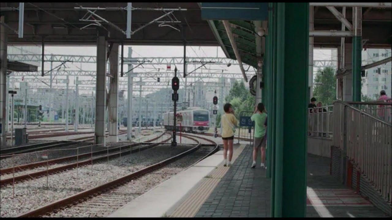 Short Vacation - jong chak yeok (2020) Train Scene (TRAINS IN MOVIES ...