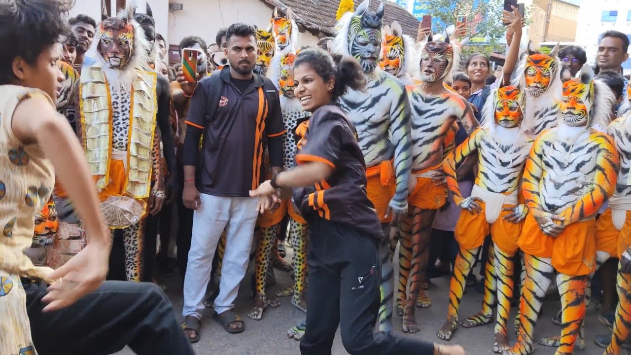 ವ್ಯಾಘ್ರ ಚಾಮುಂಡಿ ಟೈಗರ್ಸ್|Vyaghra Chamundi Tigers|Tiger Dance| Ashtami ...
