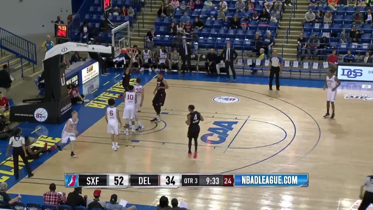 Greg Whittington rises for the jam! - YouTube