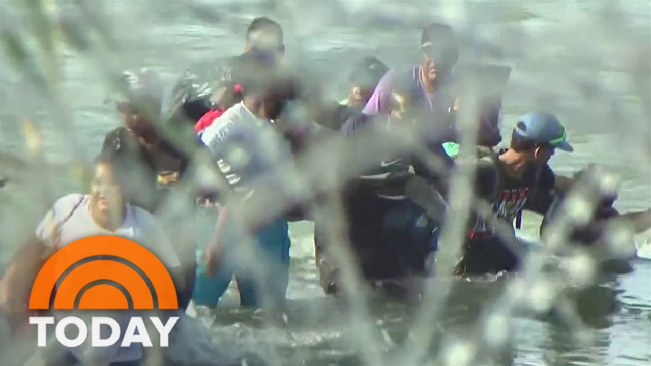 Latest surge of migrants at southern border overwhelms officials - YouTube