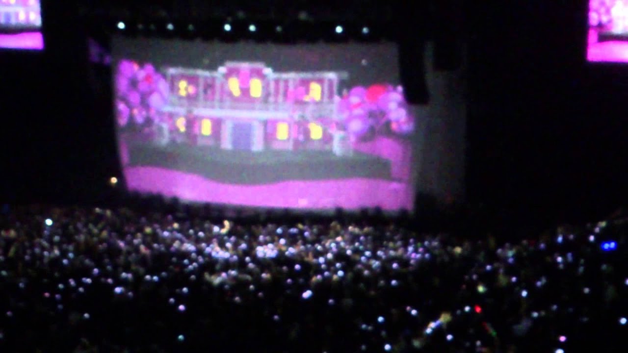 Nicki Roman reloaded tour entrance - YouTube