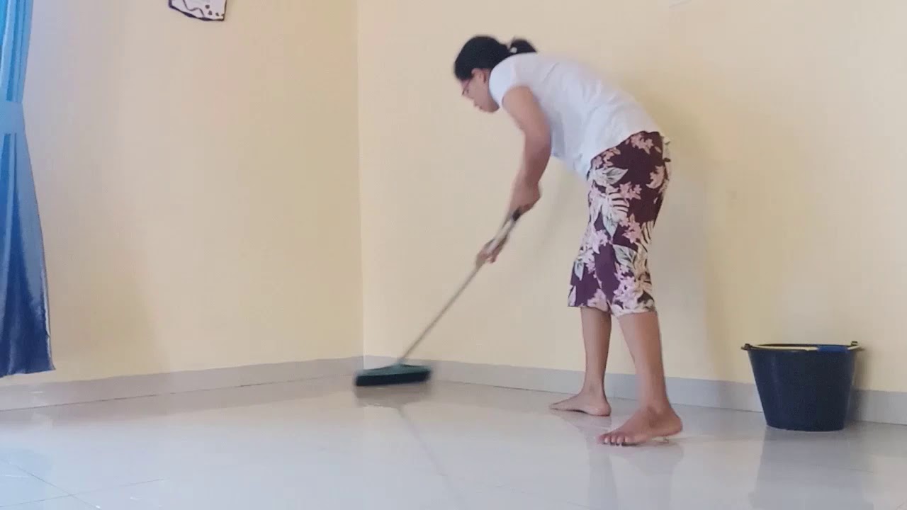 CUCI LANTAI GRANIT//BERSIH NO BLEPOTAN.. - YouTube