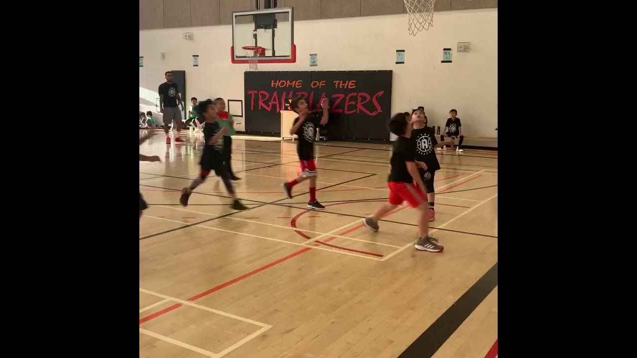 Quinton jones gets his first career block crowd gets hiped up! - YouTube