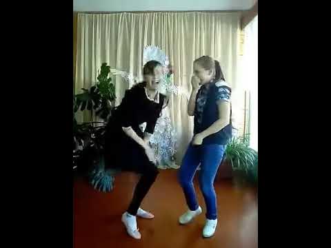 Как рассмешить подругу) - YouTube
