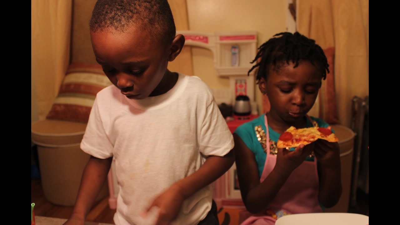 Naomi's and Jaden 30 Minute Pepperoni Pizza - YouTube
