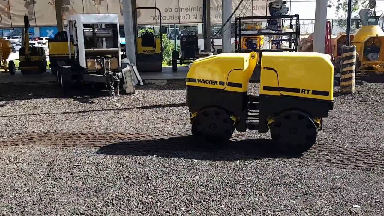 Rodillo Compactador Wacker Neuson RT82 - YouTube