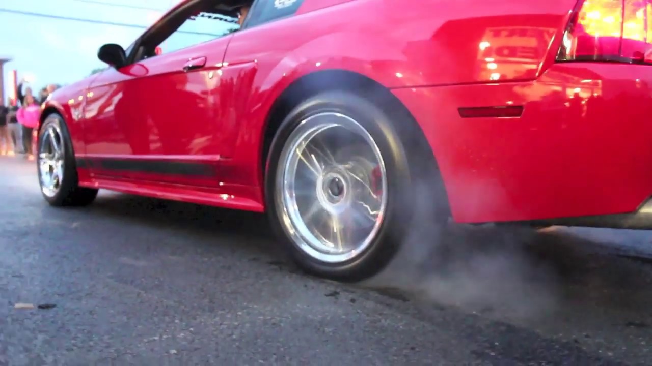 Circuit Ford Burnout Showtime - YouTube