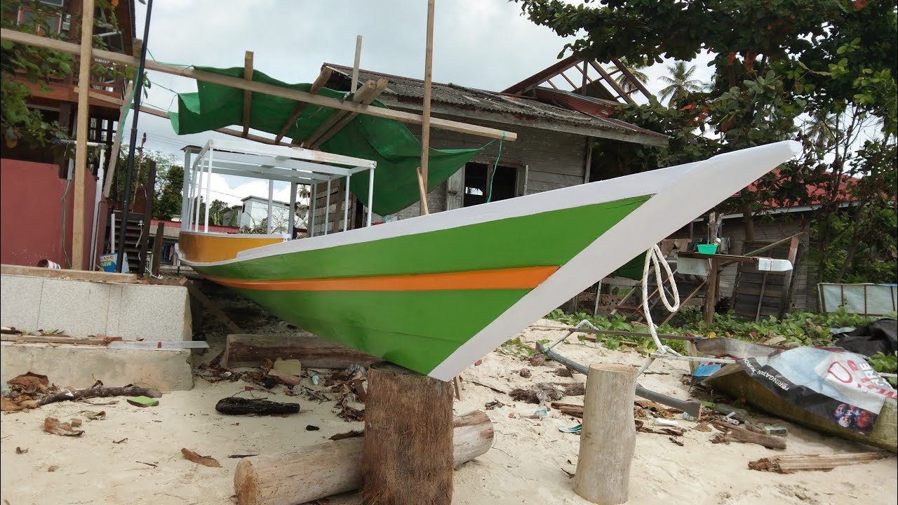 Model perahu ini lain dari pada yg lain rendah tapi lebar...! - YouTube