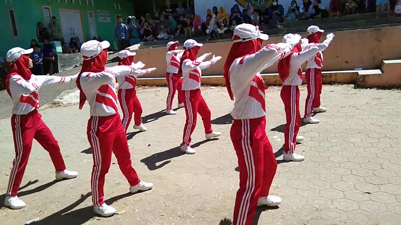 Juara 1 Lomba senam poco poco hut RI 74 desa jladri - YouTube