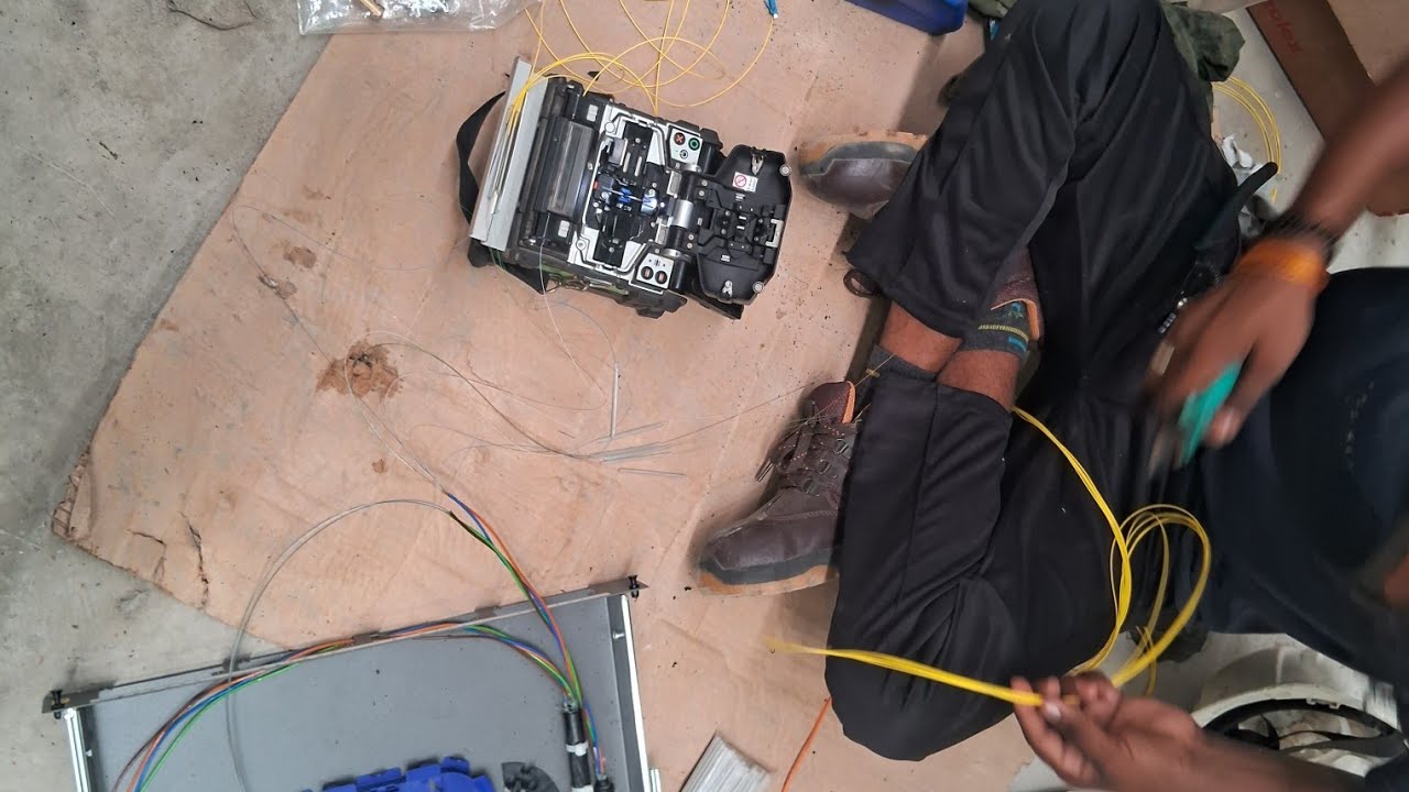 OFC CABLE JOINING ऑप्टिकल फाइबर केबल को कैसे ज्वाइन किया जाता है - YouTube